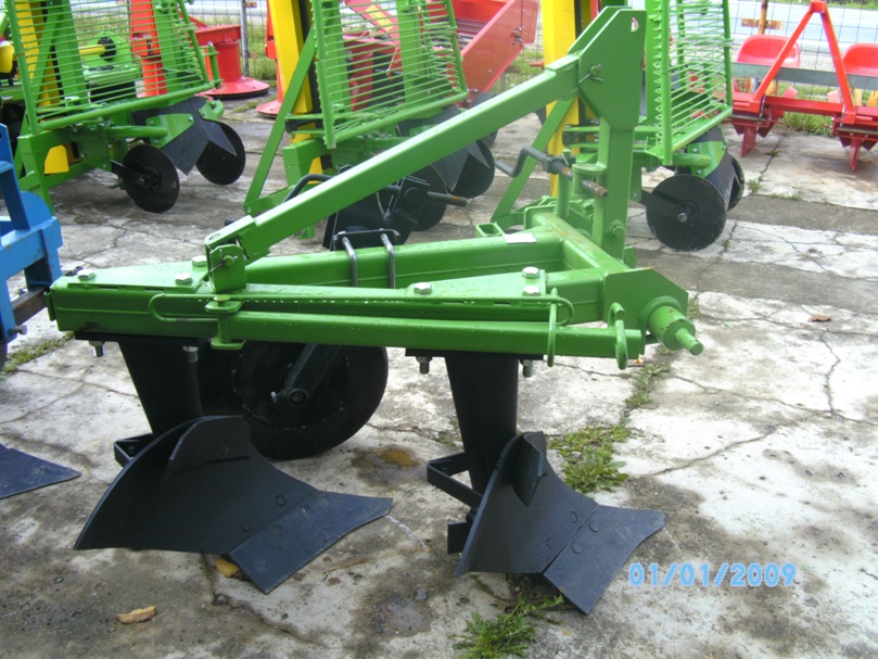 Pluguri agricole Bomet cu 2, 3 sau 4 brazde | Utilaje Agricole