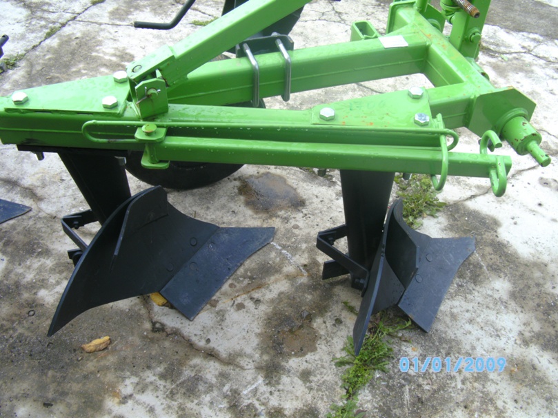 Pluguri agricole Bomet cu 2, 3 sau 4 brazde | Utilaje Agricole