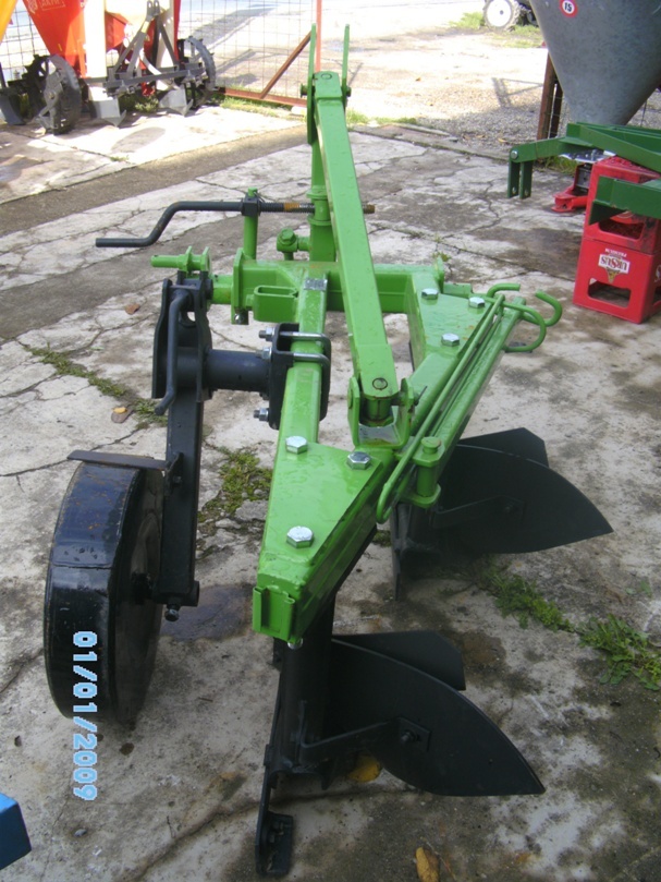 Pluguri agricole Bomet cu 2, 3 sau 4 brazde | Utilaje Agricole